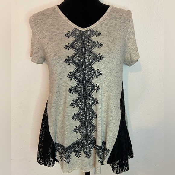 Vocal | Tops | Vocal Short Sleeve Tan Black Lace Short Sleeve Top ...